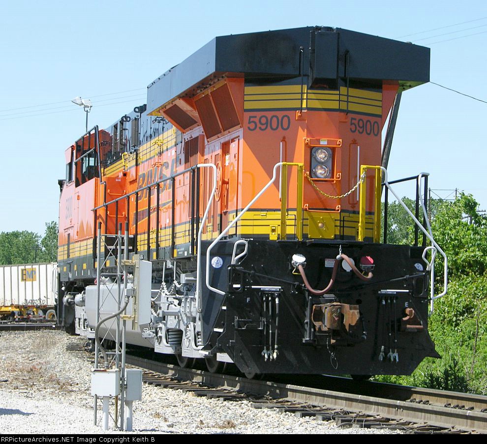 BNSF 5900